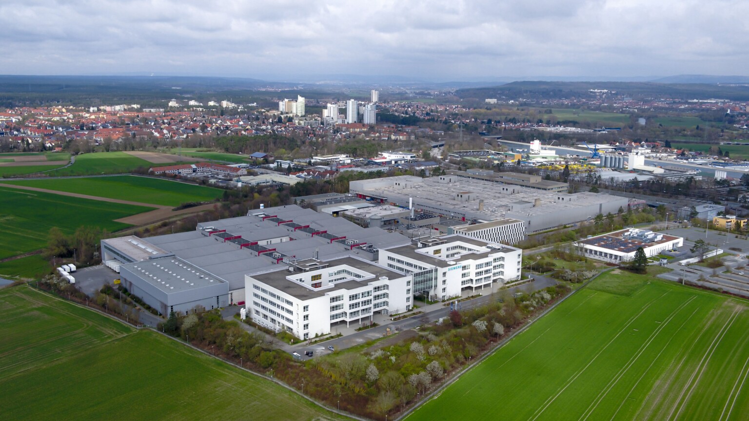 Siemens tests AI manufacturing tools at Erlangen plant - Engineering.com
